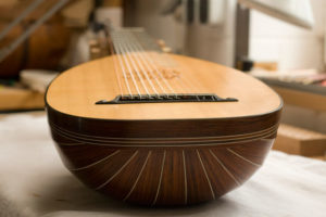 “Guitar-Lute“ or “Authentic“ Lute | liuto-forte.de